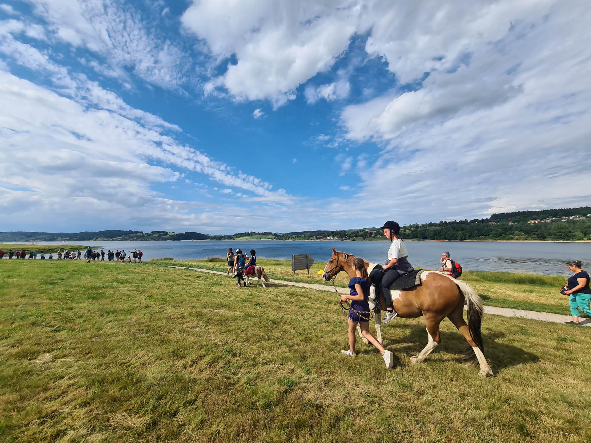 À cheval ou avec un âne - Office de Tourisme de Langogne