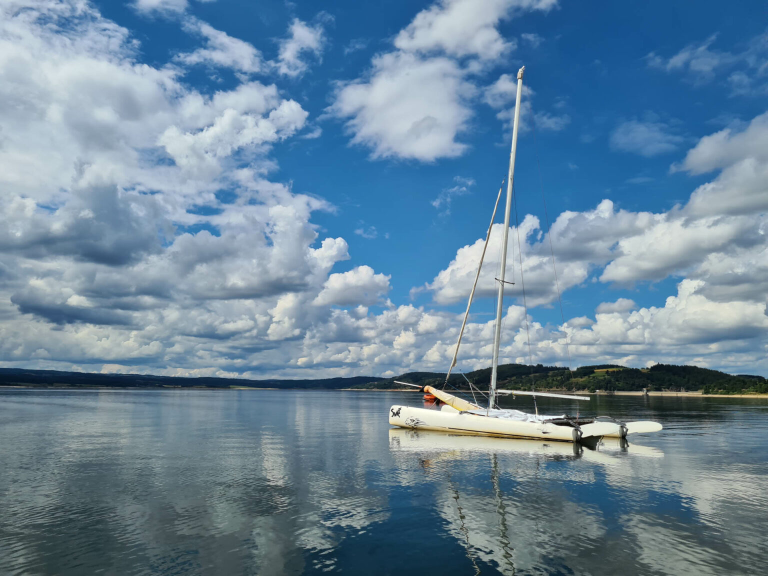 Le Lac de Naussac - Office de Tourisme de Langogne