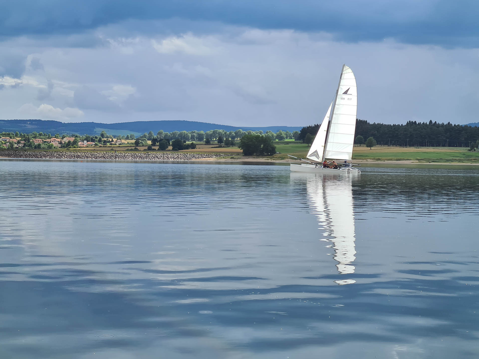 Le Lac de Naussac - Office de Tourisme de Langogne